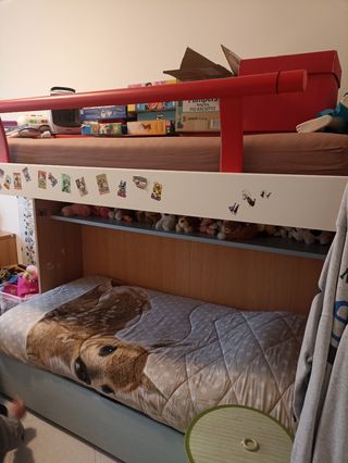 letto a castello e scrivania