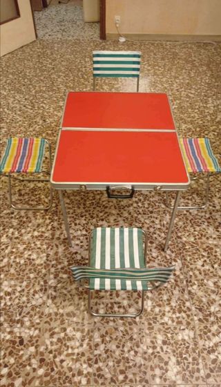 Tavolo Pic nic con seggioline vintage