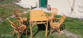 Set tavolo e sedie in vimini 