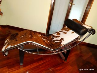 Chaise longue artigianale in pelle di cavallino

