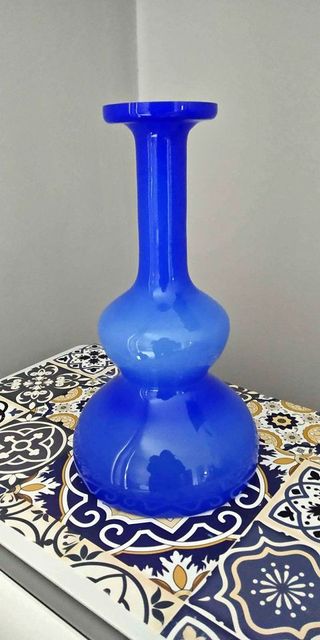 Vaso blu opalino