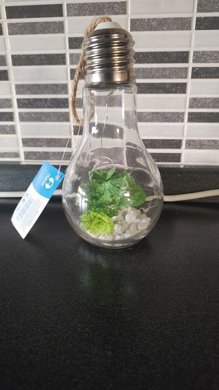 Lampa nuova in vetro con lucine 