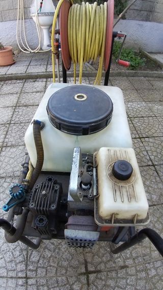 cariola a pompa . motore a scoppio