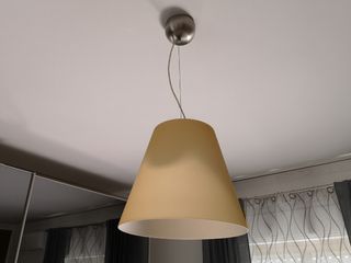 lampada e lume da camera letto