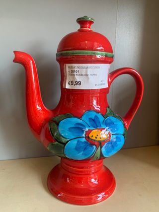 Teiera rossa con tappo 