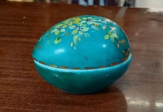 piccolo portagioie a forma di uovo in porcellana