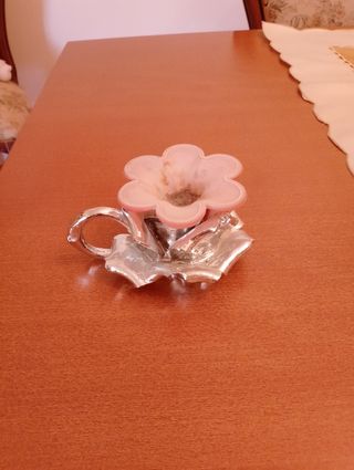 Portacandele a forma di fiore in peltro