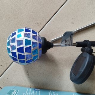 Lampada led ad energia solare 