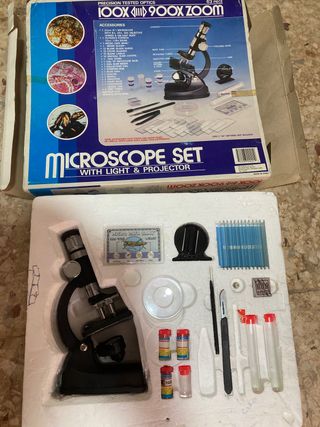 Microscopio con accessori