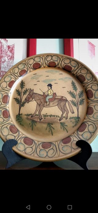 Grande piatto decorato a mano 