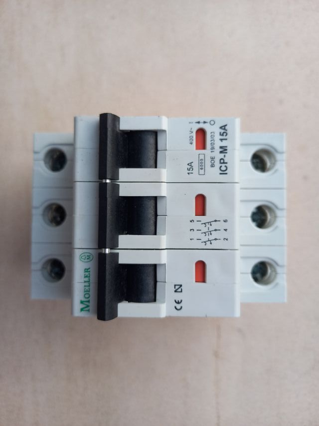 ICP-M 15A trifásico Moeller de segunda mano por 27 EUR en Pozuelo de Alarcón en WALLAPOP