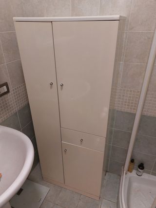 mobile da bagno colore bianco