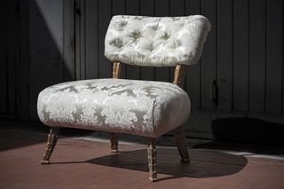 Poltroncina design classico stile eclettico