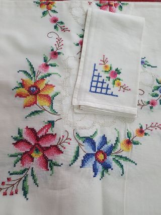 Tovaglia ricamata a mano x12 