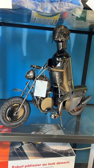 Porta vino modello moto