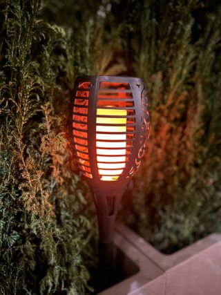 Lampada solare giardino e balcone effetto fiamma