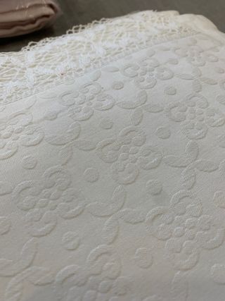 Coperta in pregiato cotone con merletti