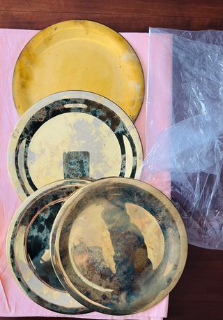 Sottopiatti di metallo dorato anticato