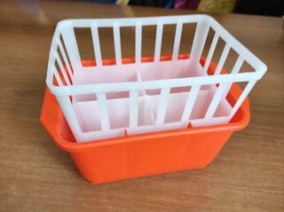 Contenitore per posate. 