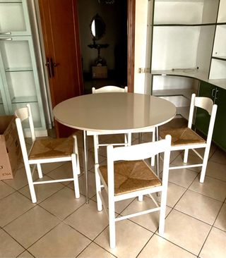 Tavolo con sedie