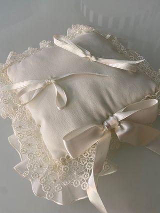 Cuscino portafedi nuziali Crema