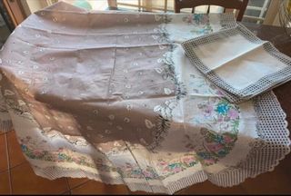 Tovaglia con tovagliette 