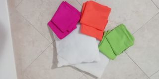 Coppia cuscini da divano con fodere colorate