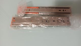 Guide scorrevoli soft-close per cassetti