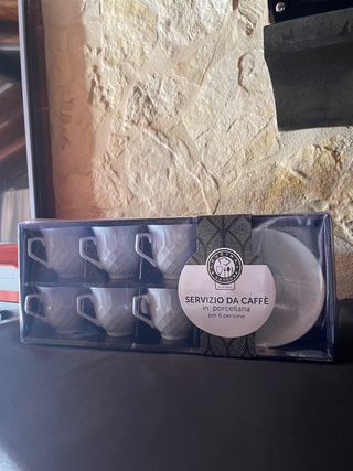 Set tazzine in porcellana, servizio da caffè. 