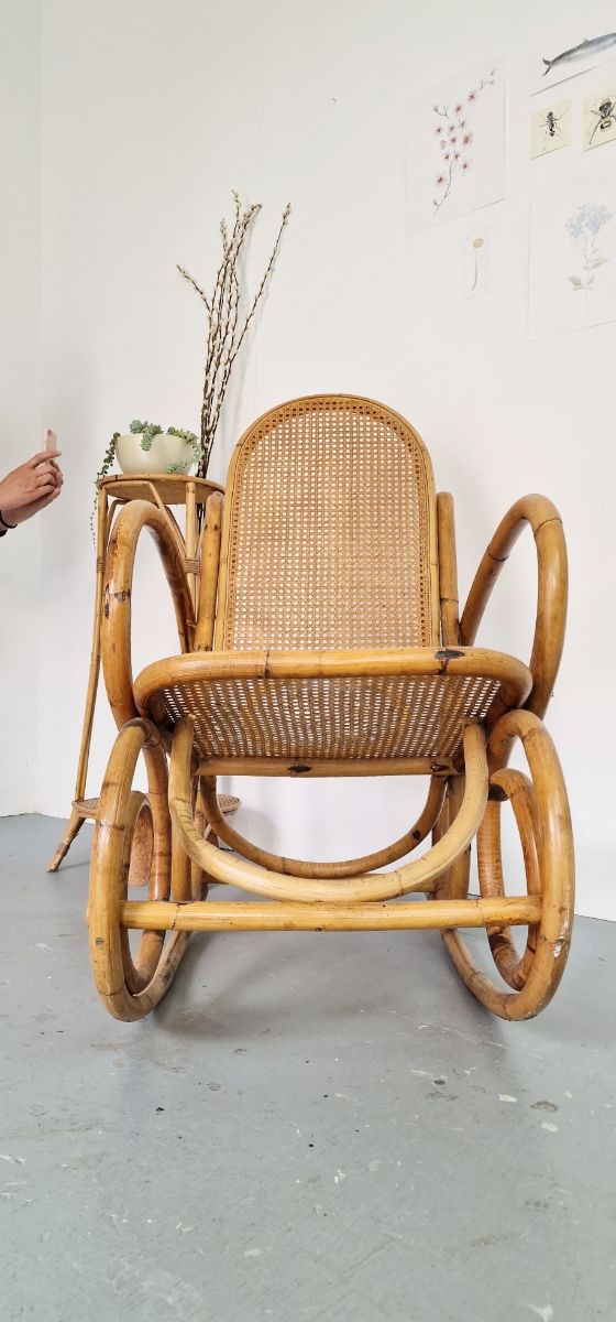 Mecedora Thonet bambú de segunda mano por 250 EUR en Madrid en WALLAPOP