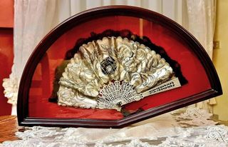 Antico quadro con ventaglio. Ventagliera 53x31cm