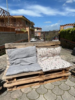 Divani e Tavolini in Pallet per allestimenti