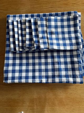 Tovaglia 149x160 + 8 tovaglioli