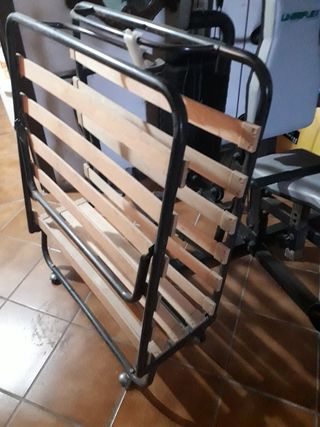 letto singolo pieghevole.