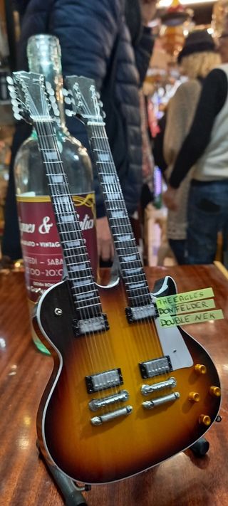 chitarra in mogano Eagles