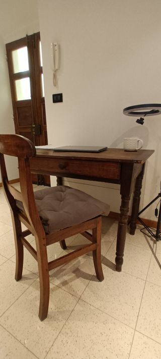 vendo scrivania in legno massello