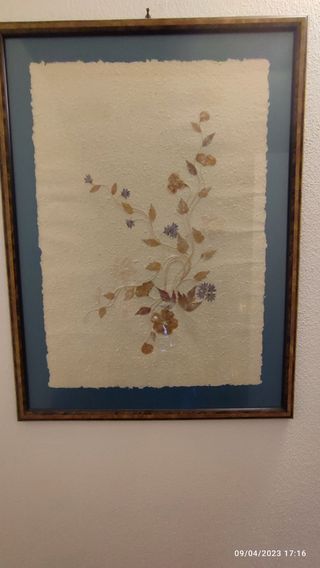 Composizione di fiori secchi su carta di riso