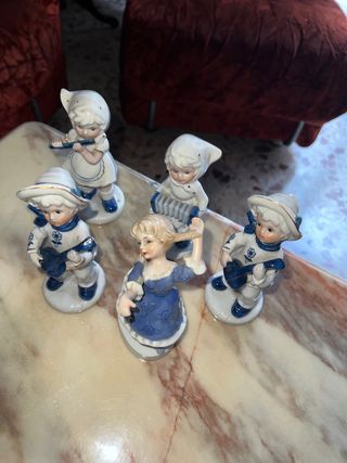 Statuette di porcellana