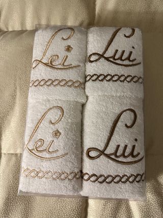 2 coppie di asciugamani Lei e Lui ricamati