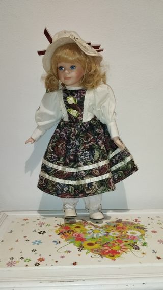 Bambola in porcellana 