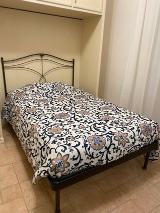 Letto in ferro battuto una piazza e mezzo+doghe