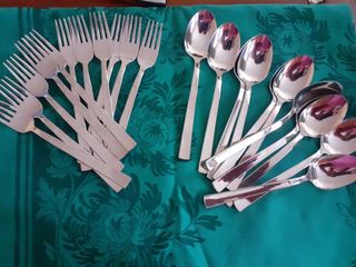 11 forchette e 11 cucchiai in acciaio inox