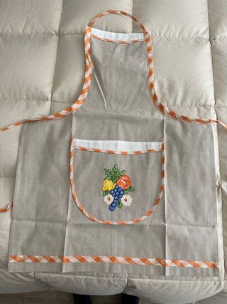 Grembiule da cucina con ricamo