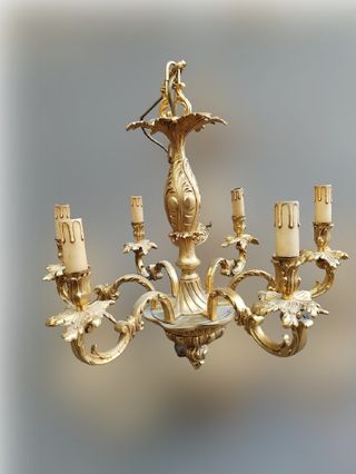 Lampadario in metallo classico 