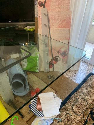tavolo in vetro con piedistallo in marmo