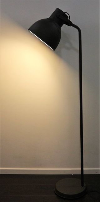 LAMPADA DA TERRA IKEA HEKTAR PIANTANA USATA