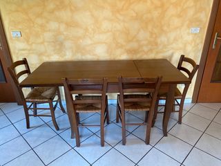 Tavolo da pranzo in legno allungabile 