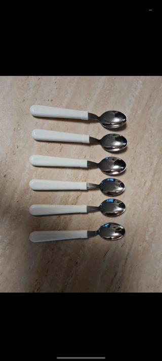 6 cucchiani da caffè con manico in plastica bianco