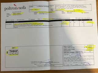 Vendo divano tre posti.