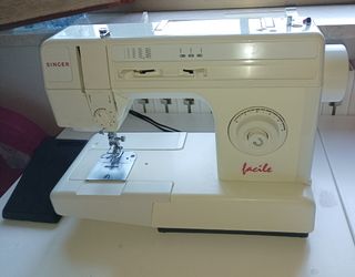 Macchina da cucire Singer modello Facile S2889